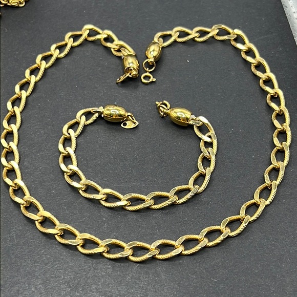 Trifari | Jewelry | Trifari Gold Chain Necklace And Bracelet Set | Poshmark